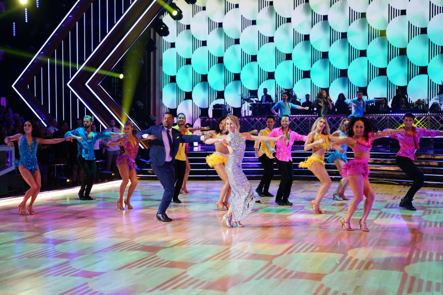 “DWTS” Week 8: Taylor Swift Makes a Surprise Appearance on Whitney ...